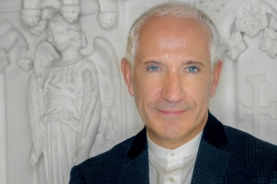 Stewart Pearce – The Voice of Change - Kara Johnstad